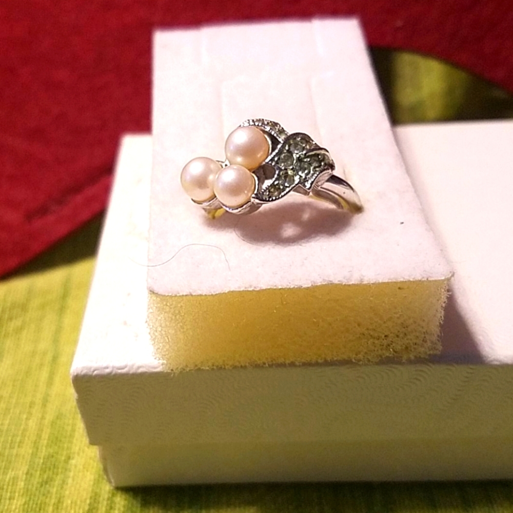 Vintage Avon Ring - Gem